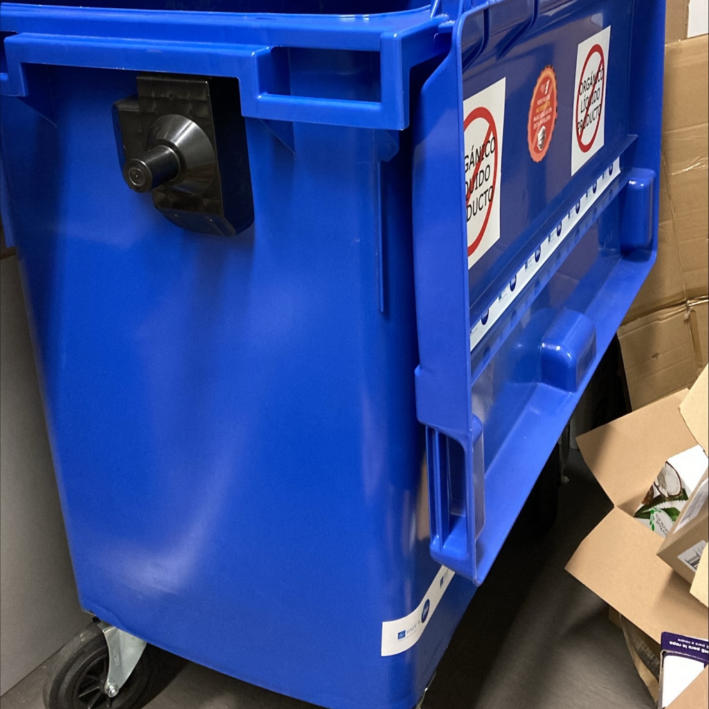 Donación de excedentes de material - Contenedor de reciclaje (FMOT)